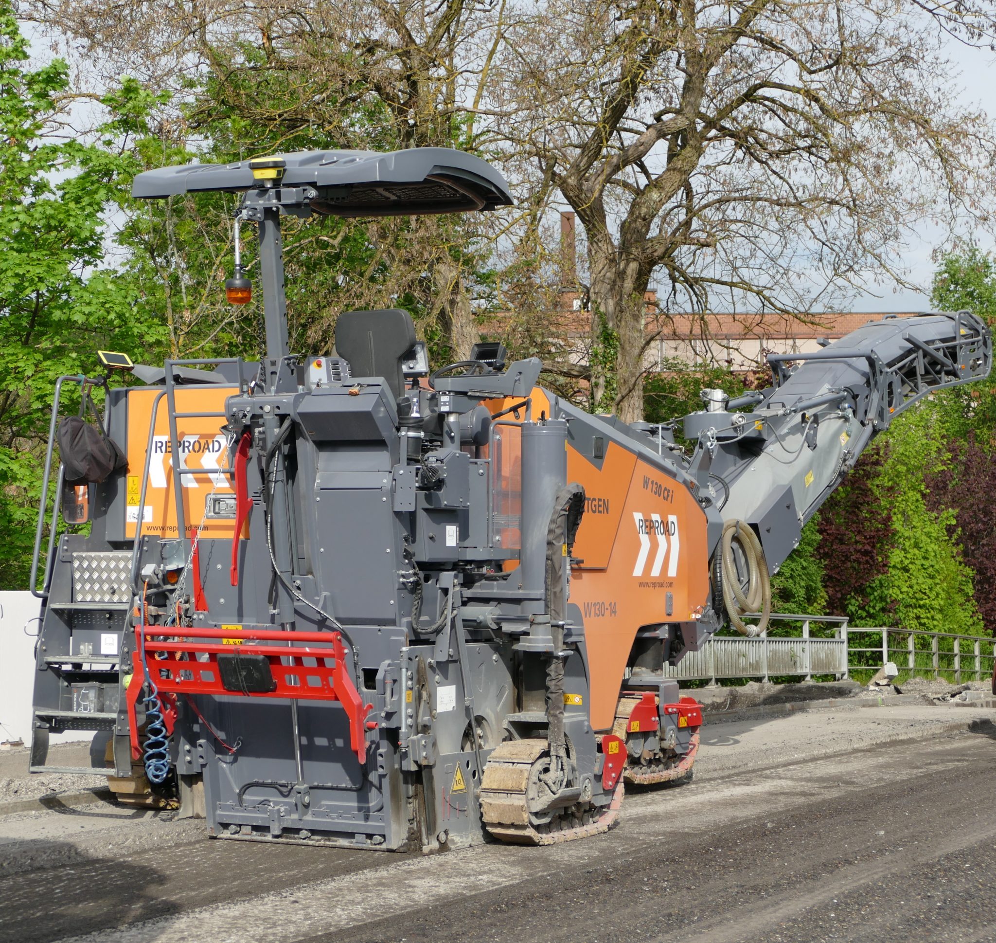 Differential or profile milling? Explore the Leica Geosystems milling ...