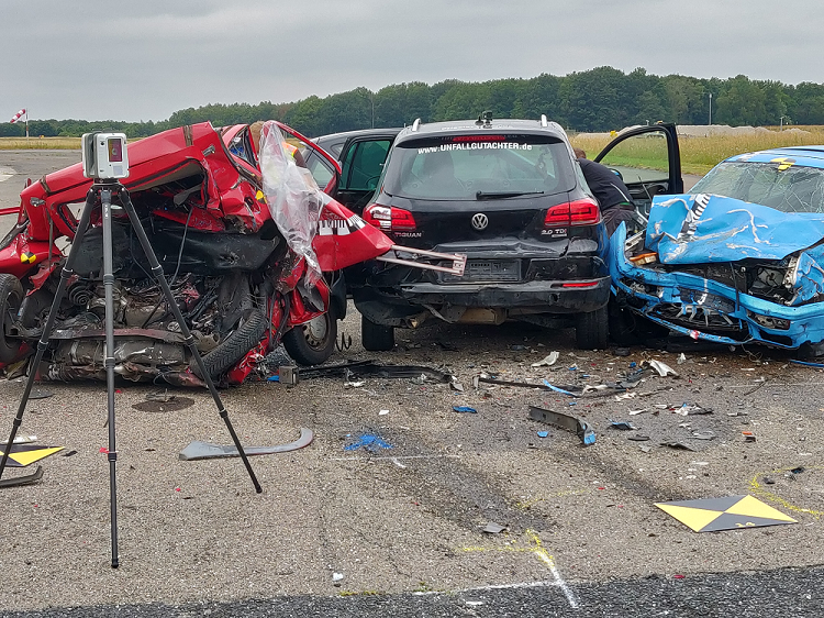 Tech-powered Crash and Collision Scene Documentation - Hexagon ...